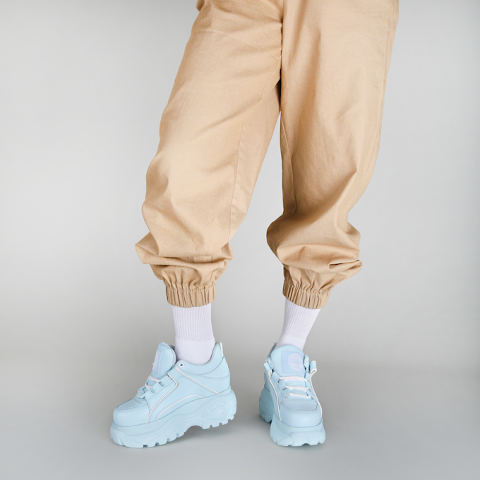 Buy Buffalo Classic Low Leather in blue in the BUFFALO® Shop